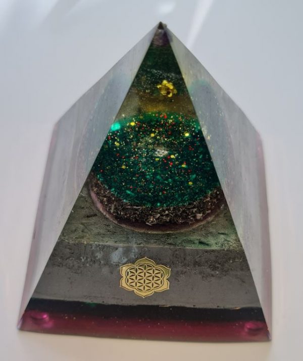 Orgonit obilja, Piramida, velikost 11 x 11 cm - healingspa.si